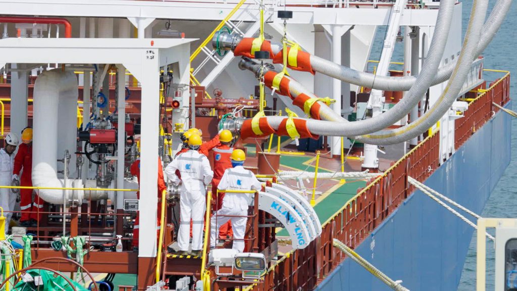 EPS Celebrates 100th LNG Bunkering Operation - Eastern Pacific Shipping ...