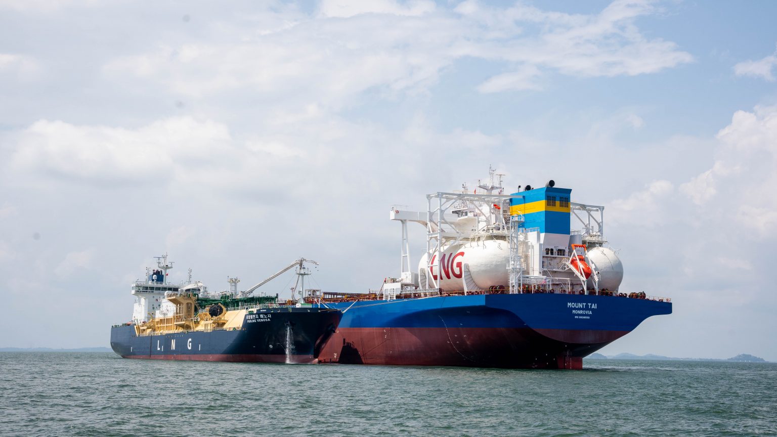 EPS Celebrates 100th LNG Bunkering Operation - Eastern Pacific Shipping ...